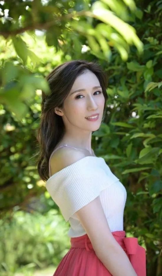 「新有菜」4月最新作品MIDV-682，废物下属的逆袭！变成客户欺负美女上司-岛国女优-帝王之家