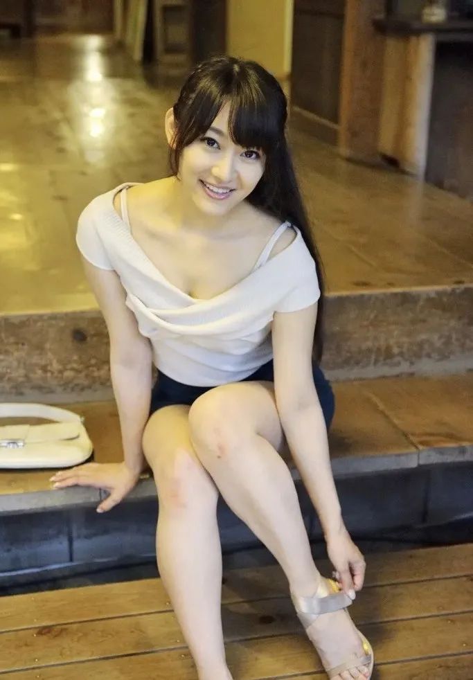 22岁短发酒店之花「春阳萌花」AV出道，首发新作MIFD-476，敏感体质超会带劲！-岛国女优-帝王之家