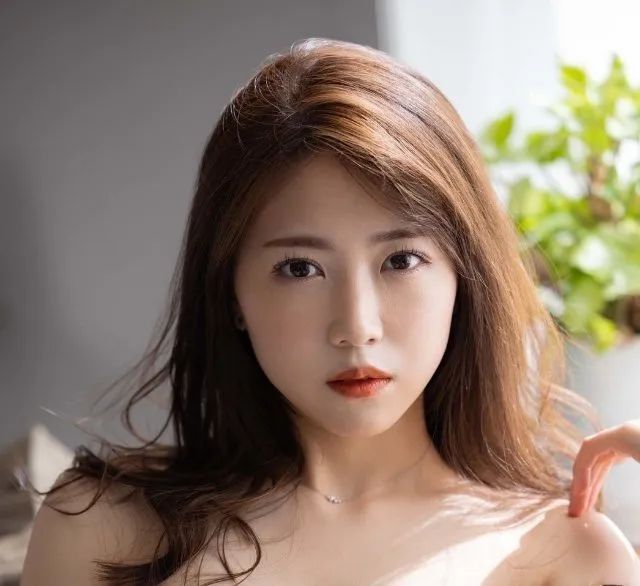 AV超级新人19岁大学新生「葵七濑」服役未满周年引退继续血液，三部优质作品推荐-岛国女优-帝王之家